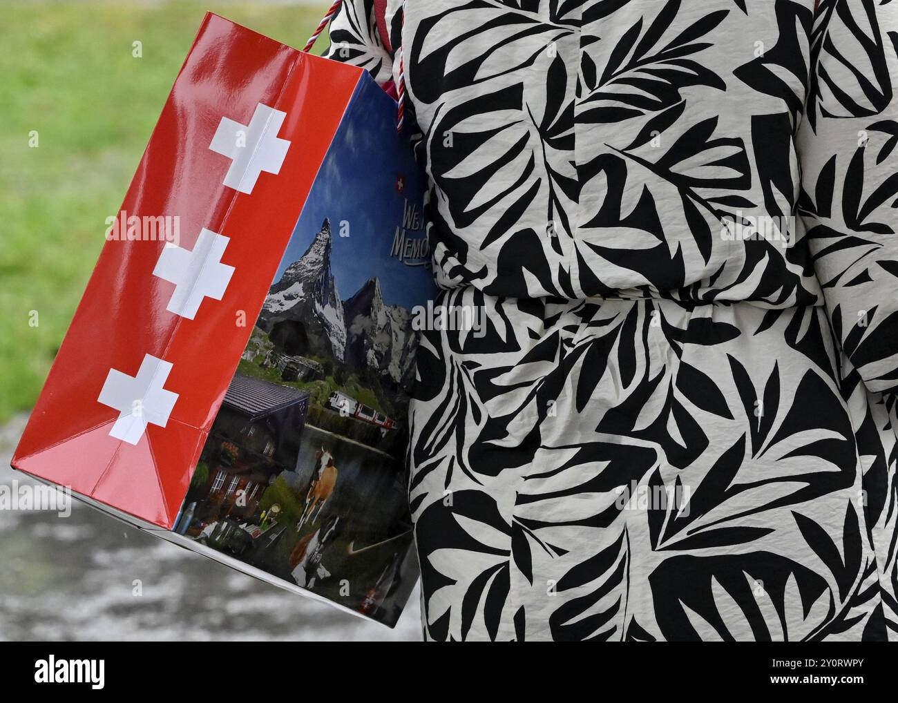 Shopping bags inscription shop hi-res stock photography and images - Alamy