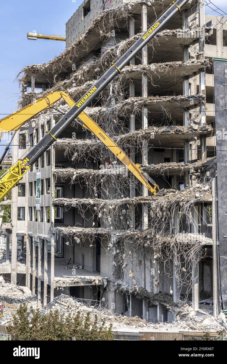 Construction site on Haroldstrasse, demolition of a former office ...