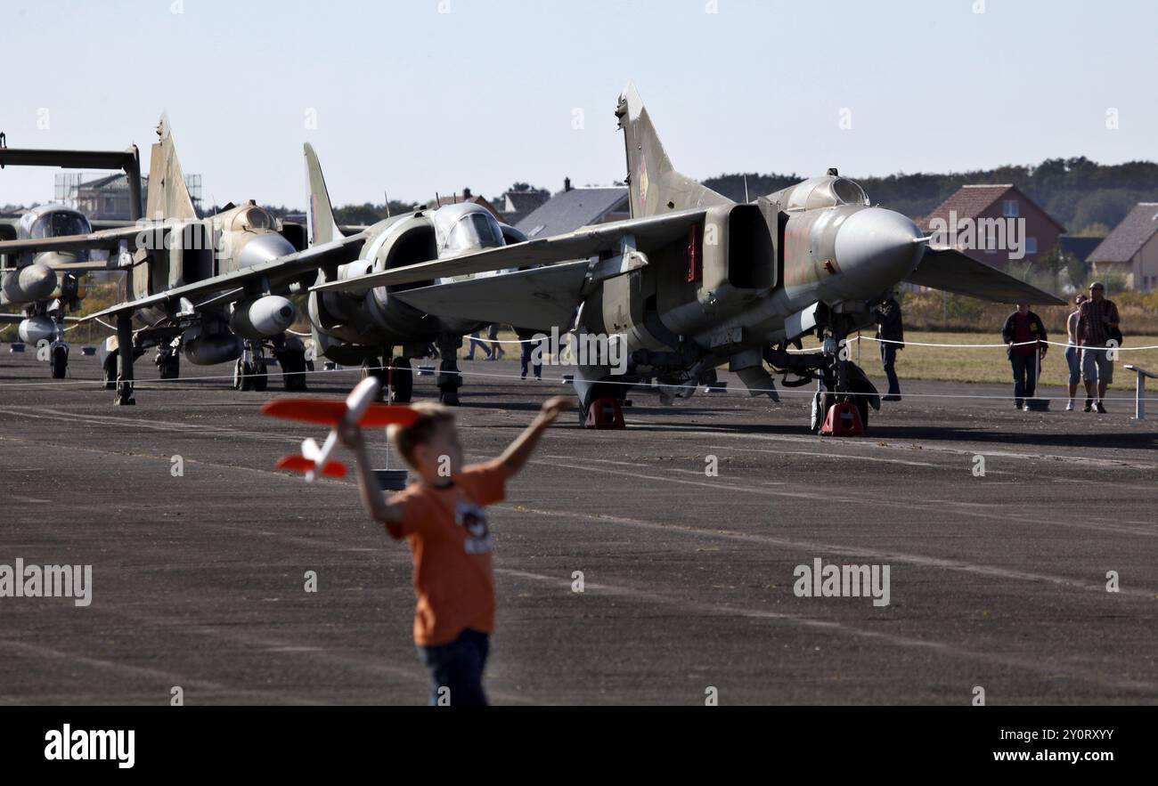 Berlin, 19.09.2009, Fighter jets can be seen on the tarmac of the ...