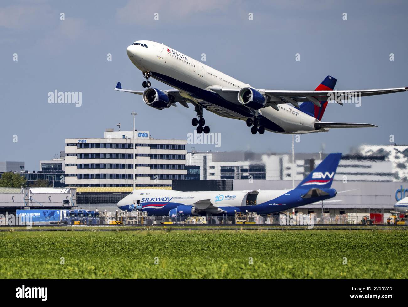 Delta Air Lines Airbus A330-323, aircraft taking off at Amsterdam ...