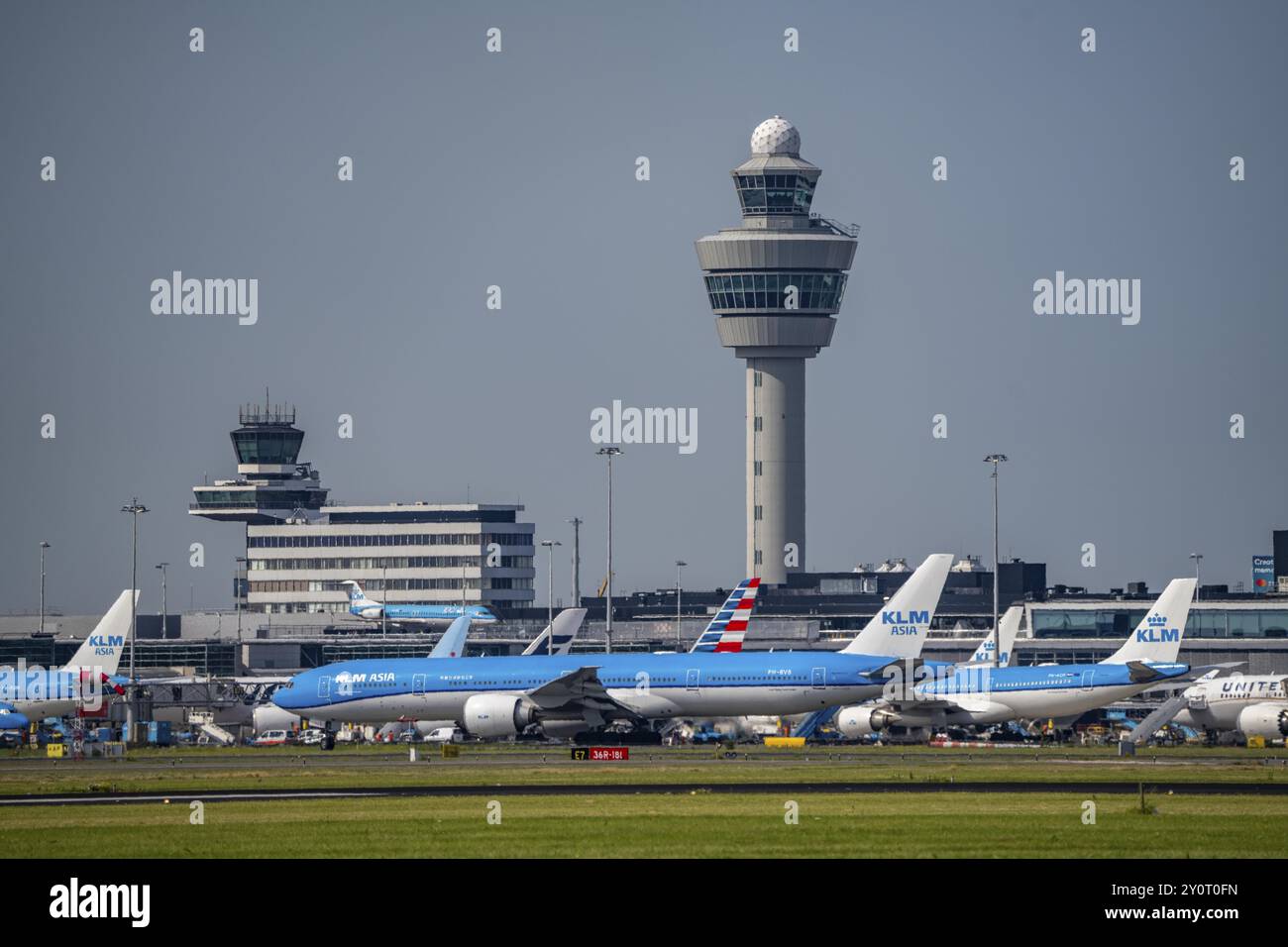 Aircraft at Amsterdam Schiphol Airport, taxiway, apron, air traffic ...
