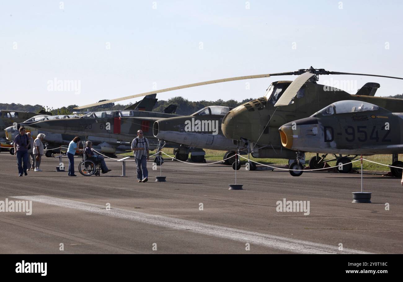 Berlin, 19.09.2009, Fighter jets and helicopters can be seen on the ...