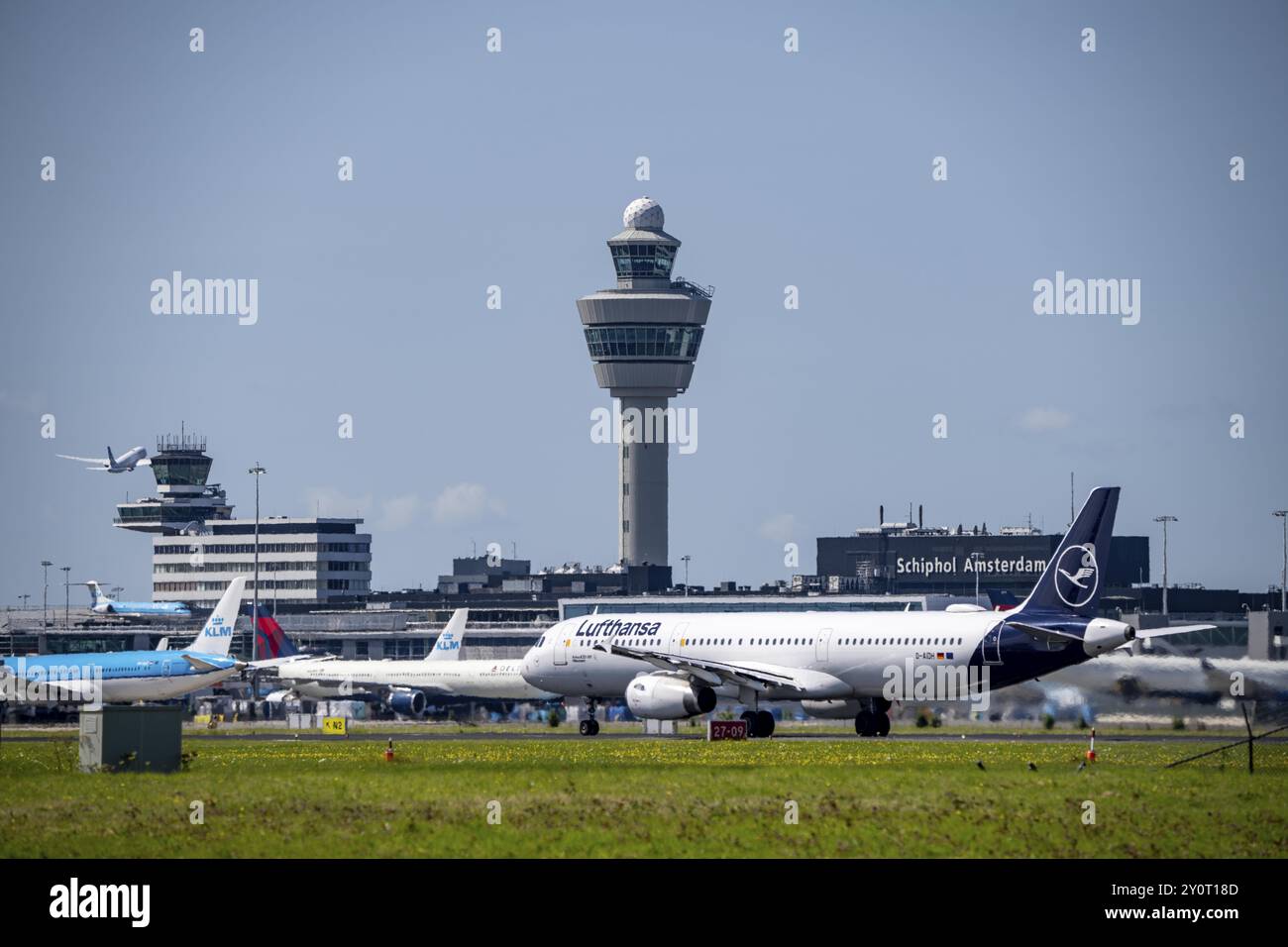 Aircraft at Amsterdam Schiphol Airport, taking off on the Aalsmeerbaan ...