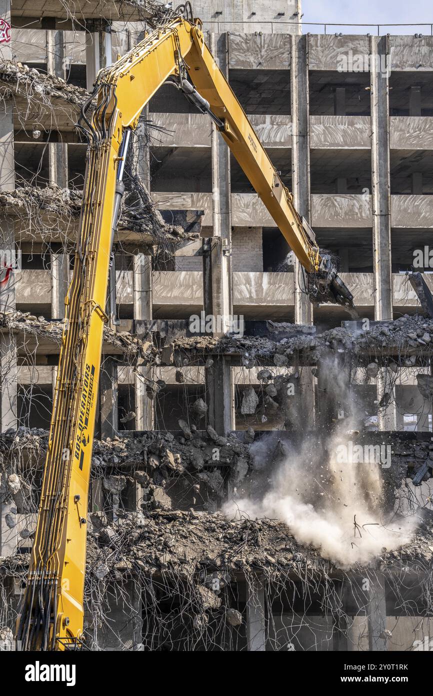 Construction site on Haroldstrasse, demolition of a former office ...