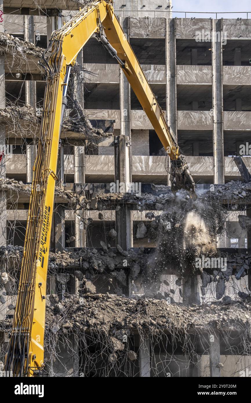 Construction site on Haroldstrasse, demolition of a former office ...