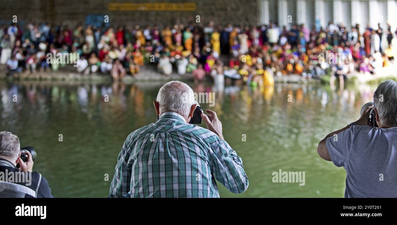 Photographing Hindus under the A2 motorway bridge during ritual ...