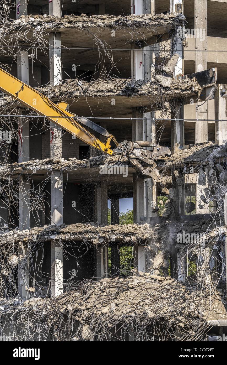 Construction site on Haroldstrasse, demolition of a former office ...