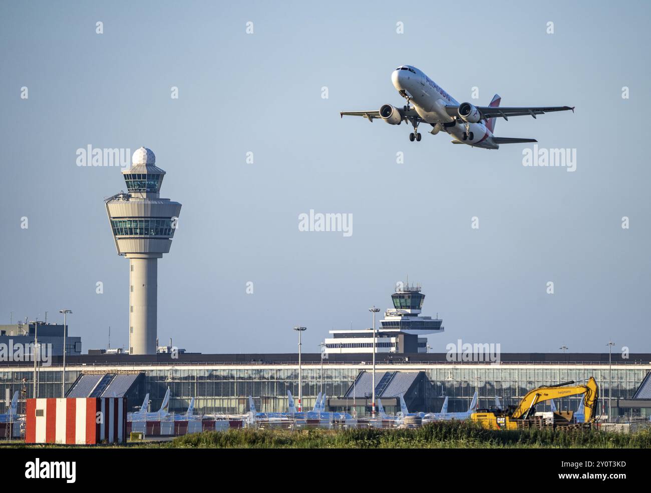 Aircraft taking off from Amsterdam Schiphol Airport, Kaagbaan, 06/24 ...