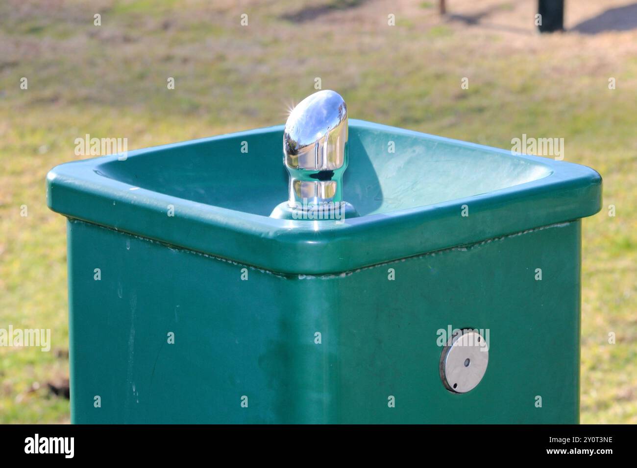 green public park water fountain Stock Photo - Alamy