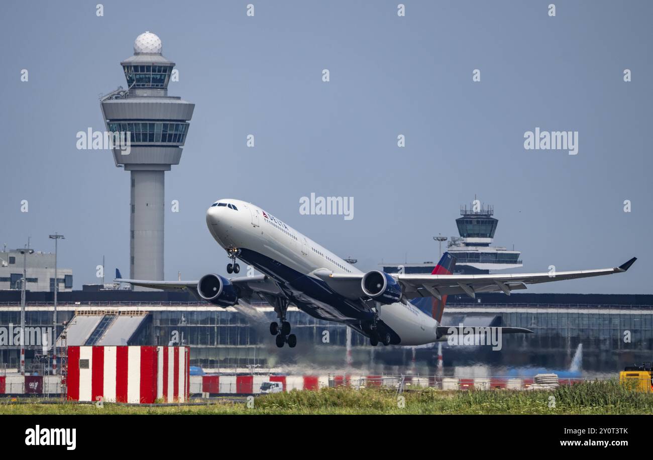 Delta Air Lines Airbus A330, aircraft taking off at Amsterdam Schiphol ...