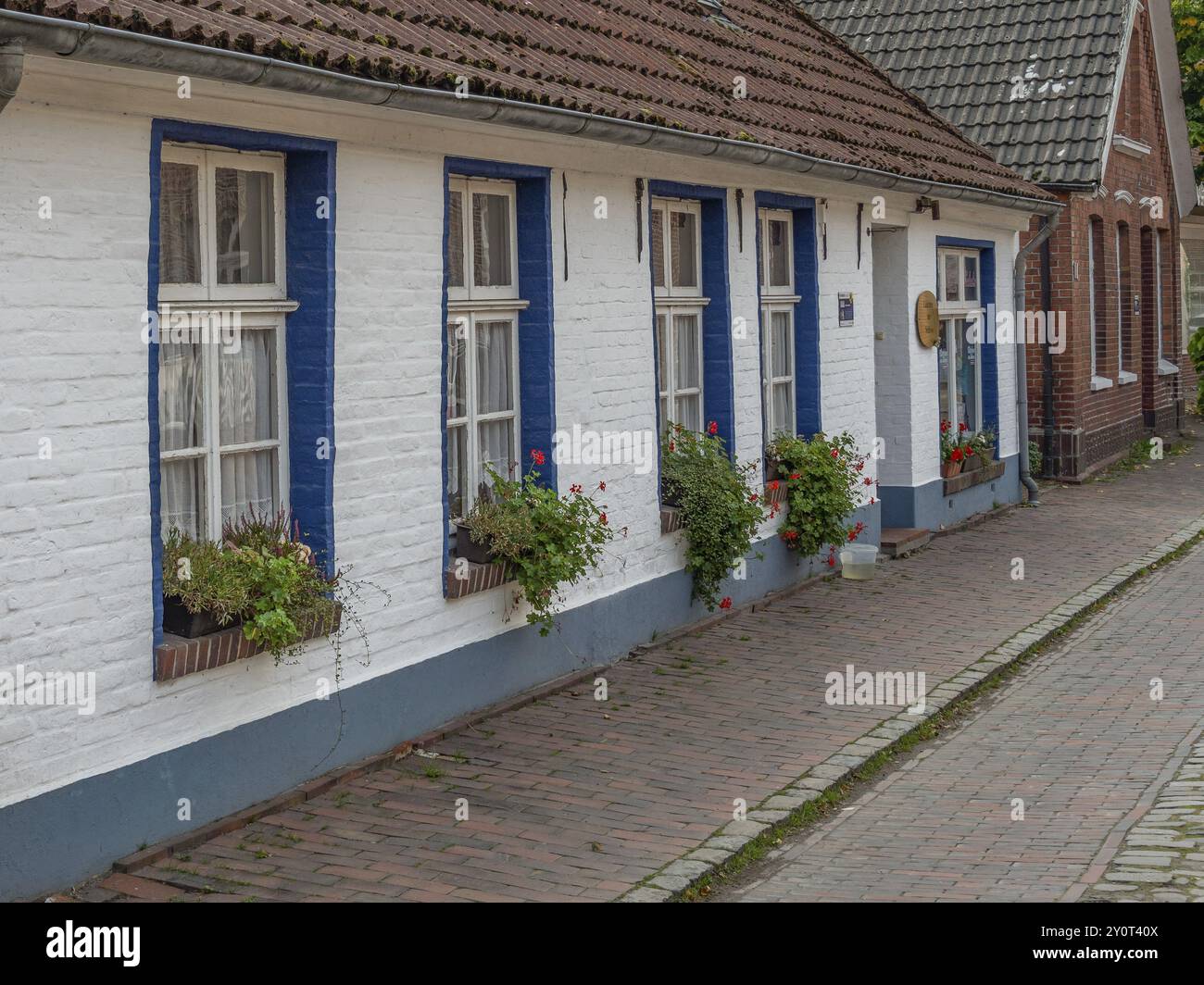 Blue window frames hi-res stock photography and images - Alamy