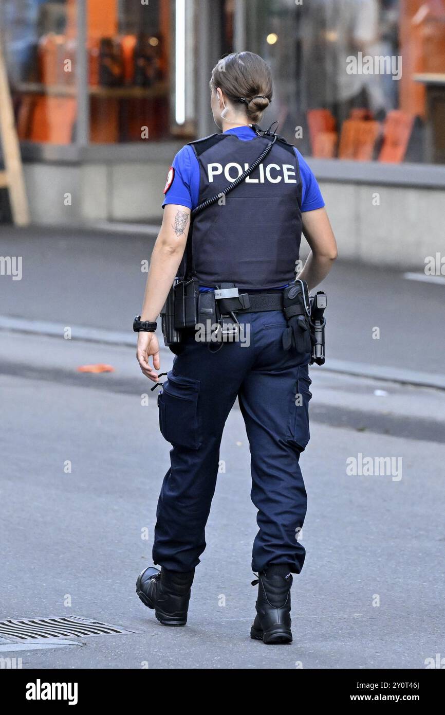 Police presen hi-res stock photography and images - Alamy
