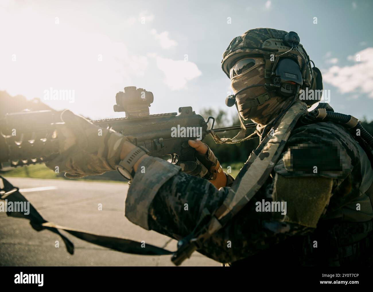 A Republic of Korea Marine assigned to 1st Reconnaissance Battalion ...