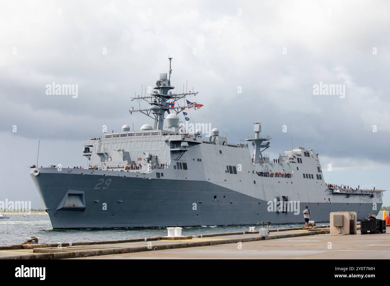 Uss richard m mccool hi-res stock photography and images - Alamy