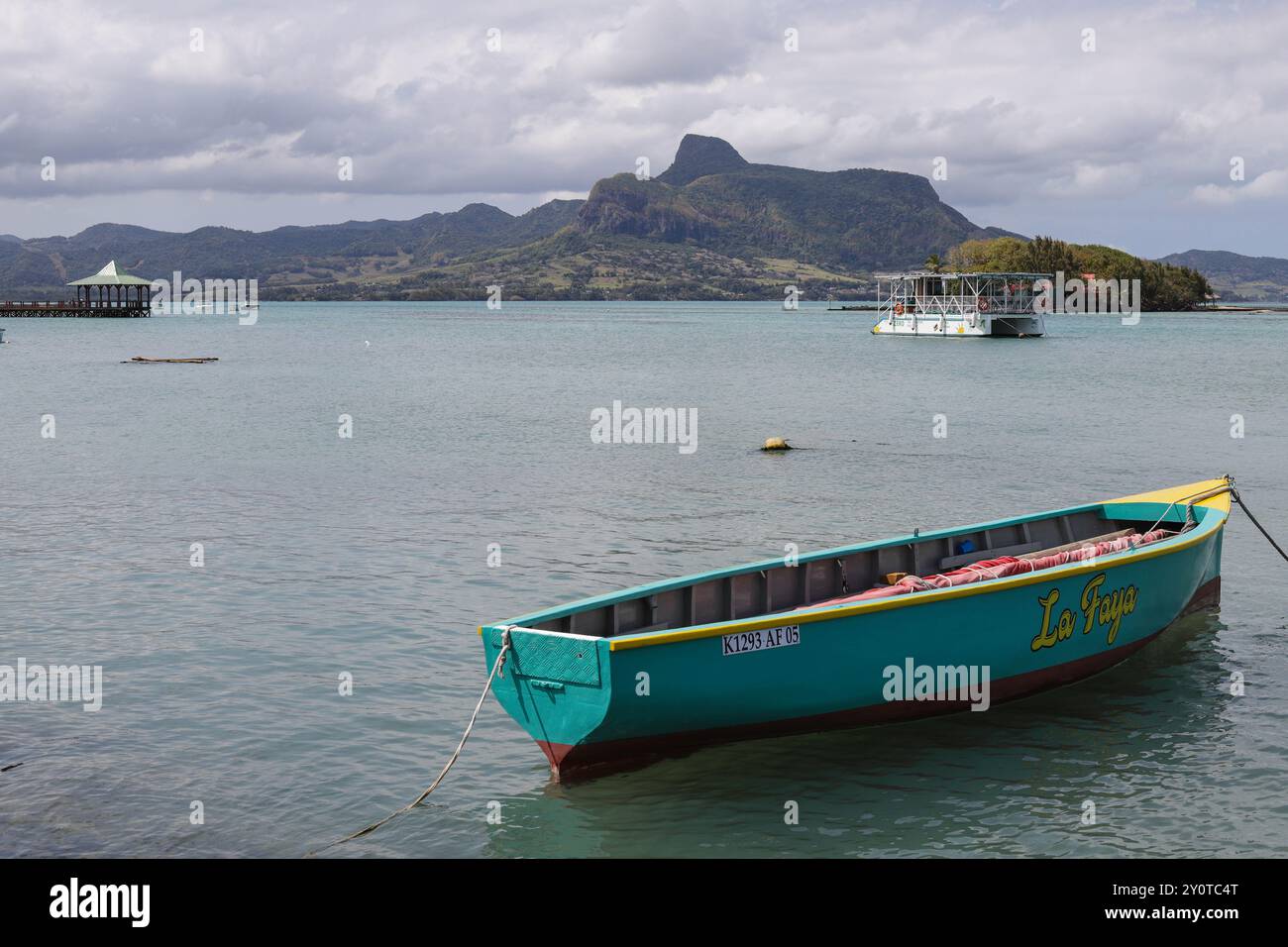 Mouchoir rouge hi-res stock photography and images - Alamy