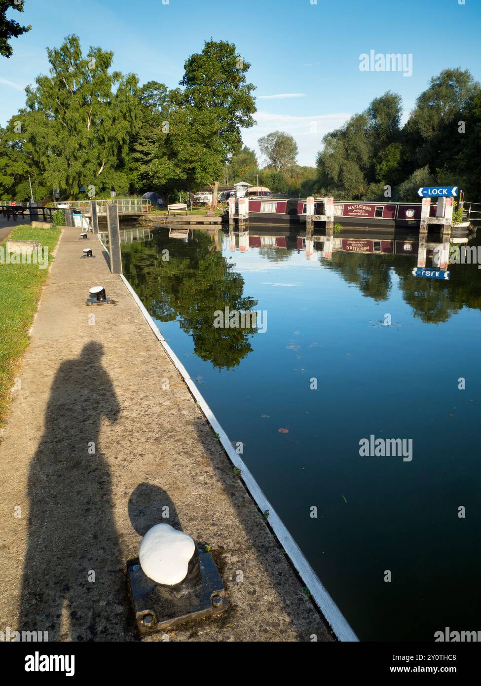 Houseboats, shadows and reflections on the Thames by Abingdon Lock ...