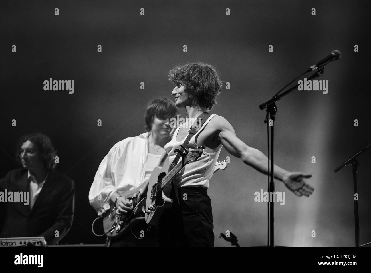 ORACLE SISTERS, CONCERT, 2024: Christopher Willatt from the band Oracle ...