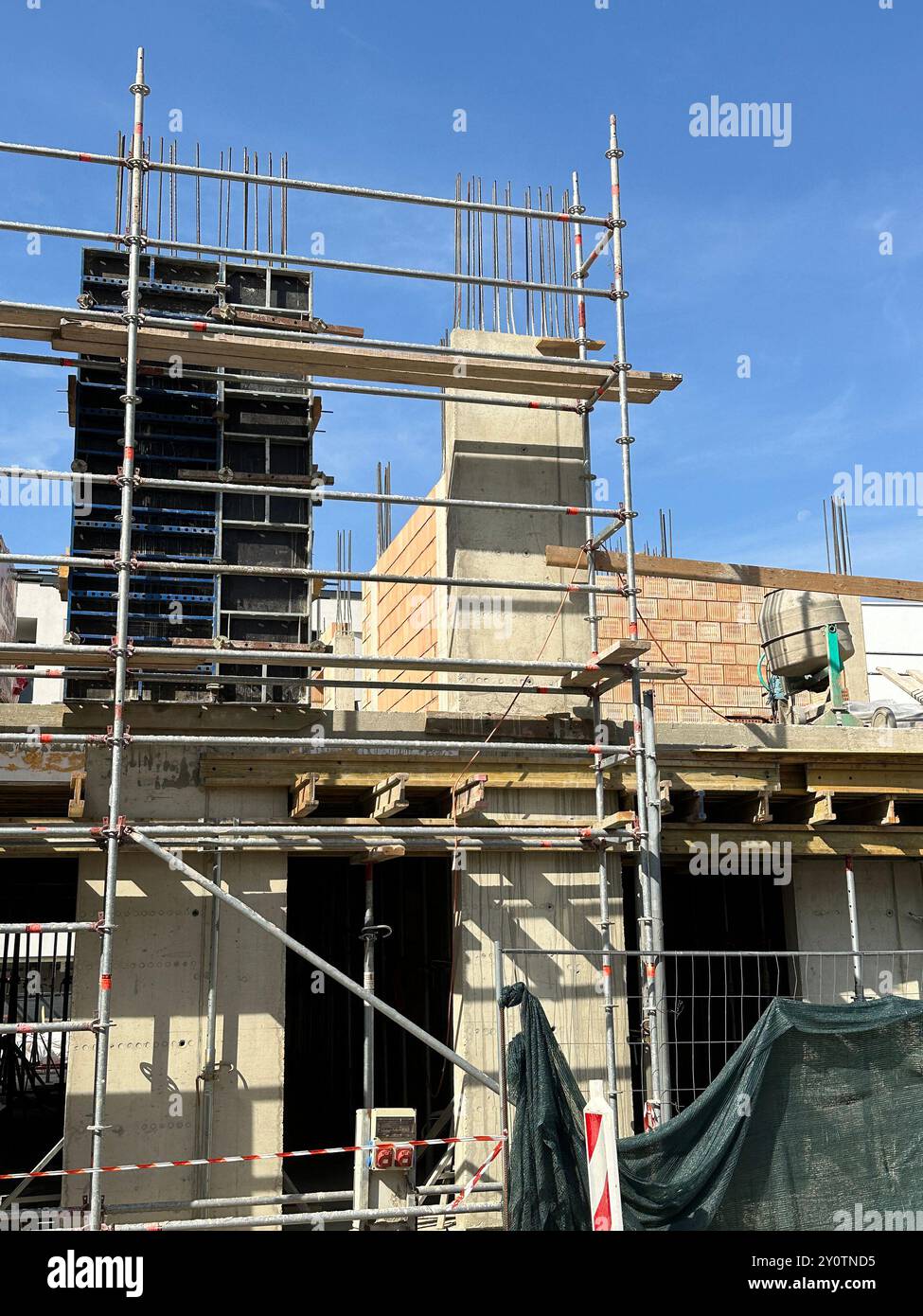 Construction of a new apartment building Stock Photo - Alamy