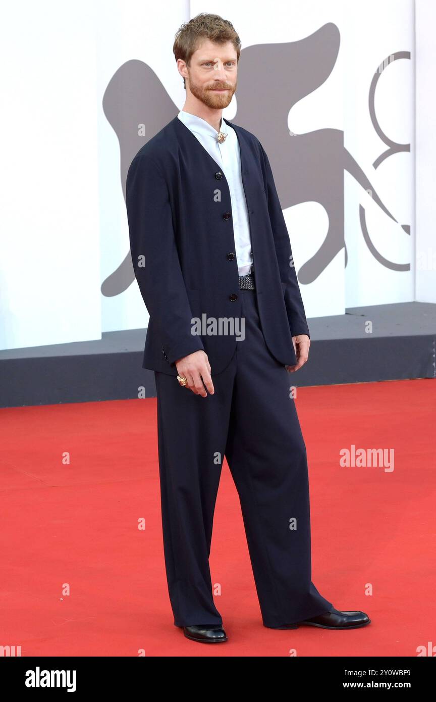 Colin Bates bei der Premiere des Kinofilms Queer auf der Biennale di ...