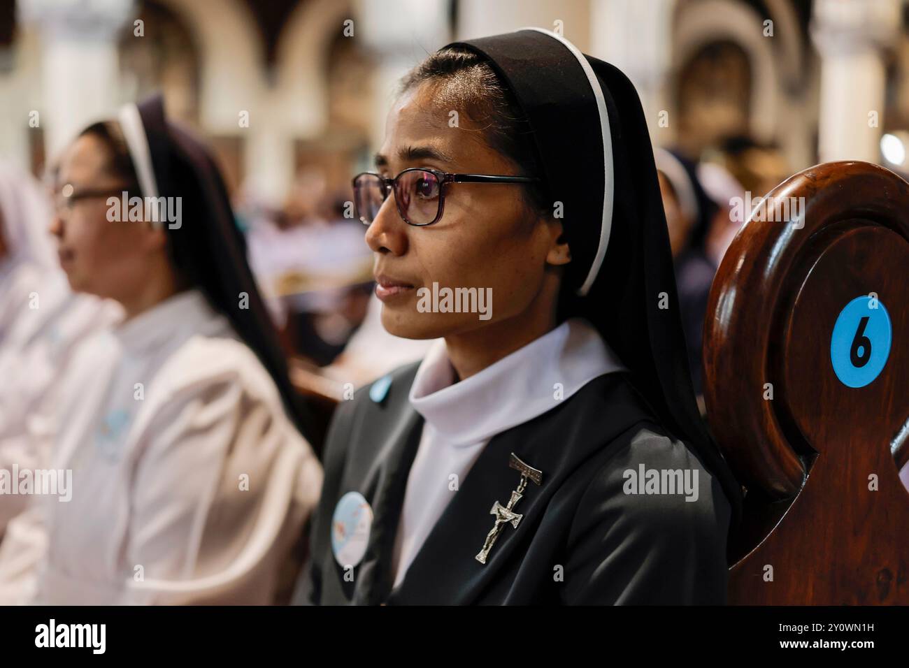 Nuns wait for the arrival of Pope Francis at the Cathedral of Our Lady ...
