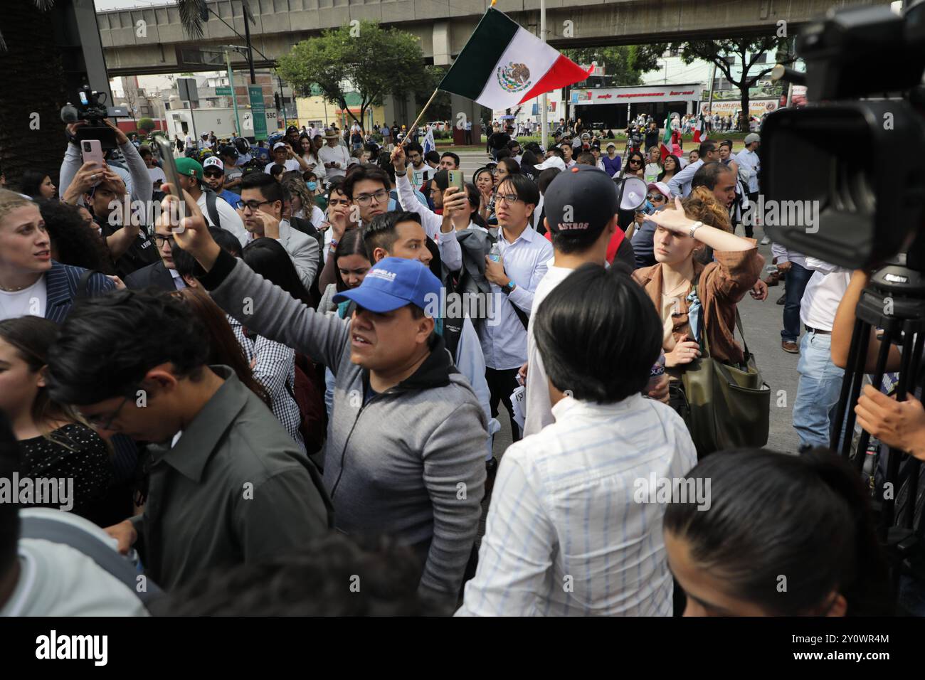 Non Exclusive: Law students from different Universities join a ...