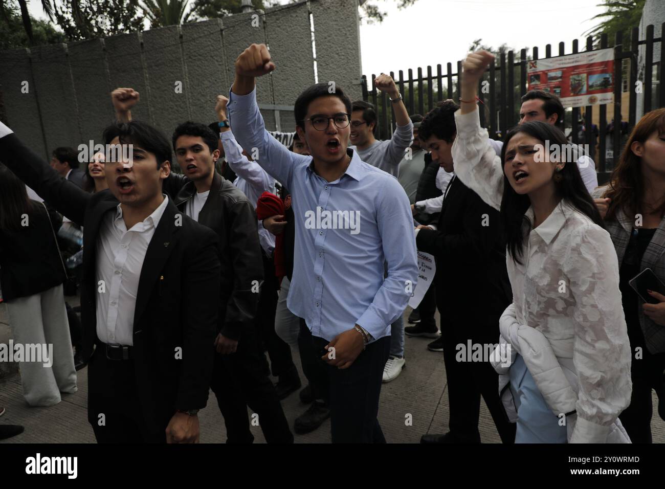 Non Exclusive: Law students from different Universities join a ...