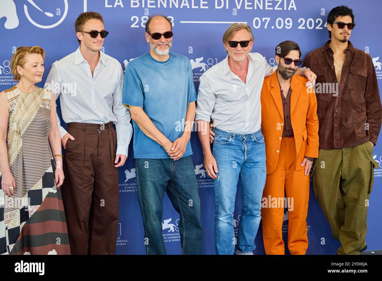 Daniel craig and lesley manville hi-res stock photography and images ...