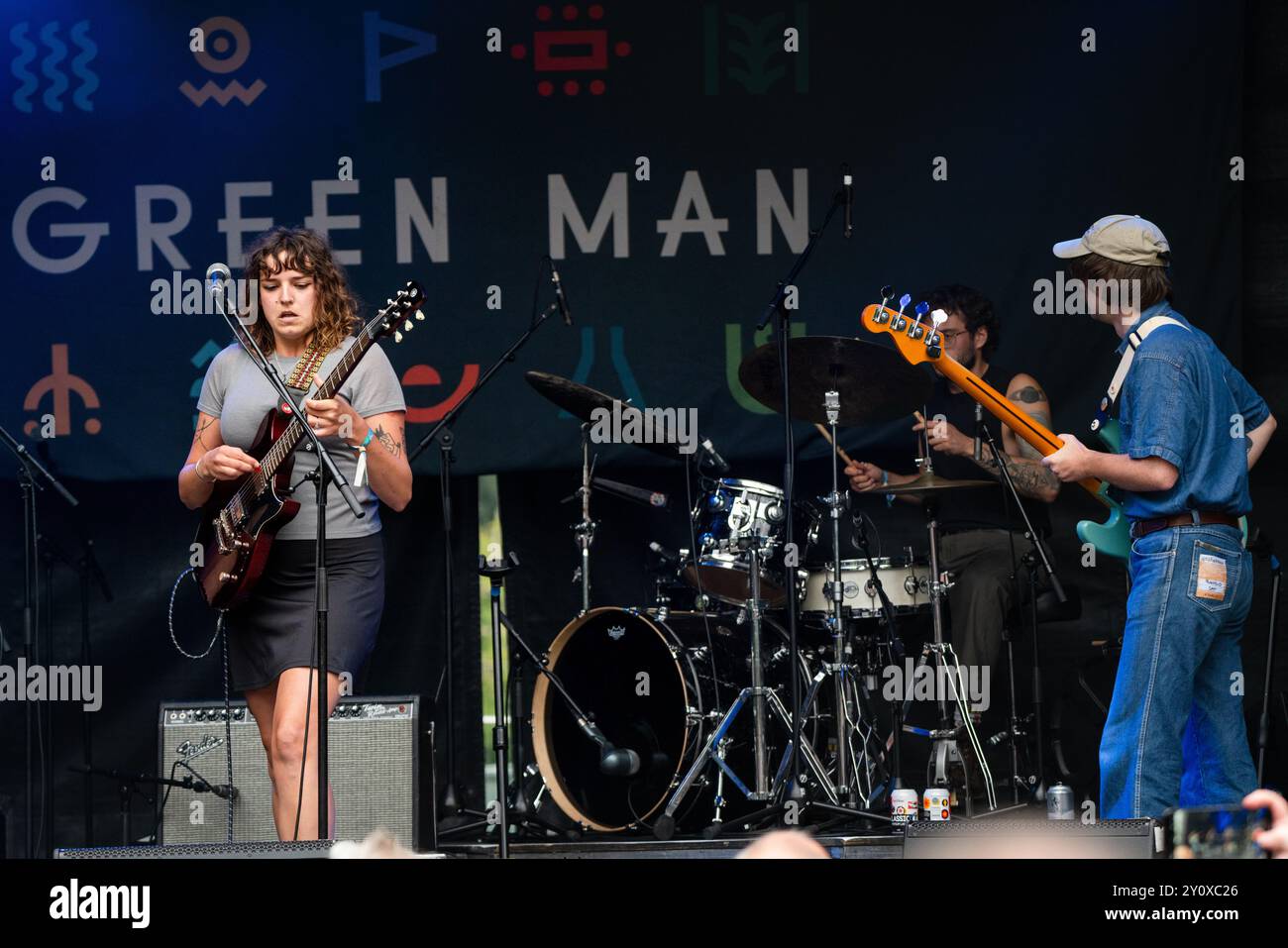 PLANTOID, CONCERT, 2024: Singer and guitarist Chloe Coyne of the band ...