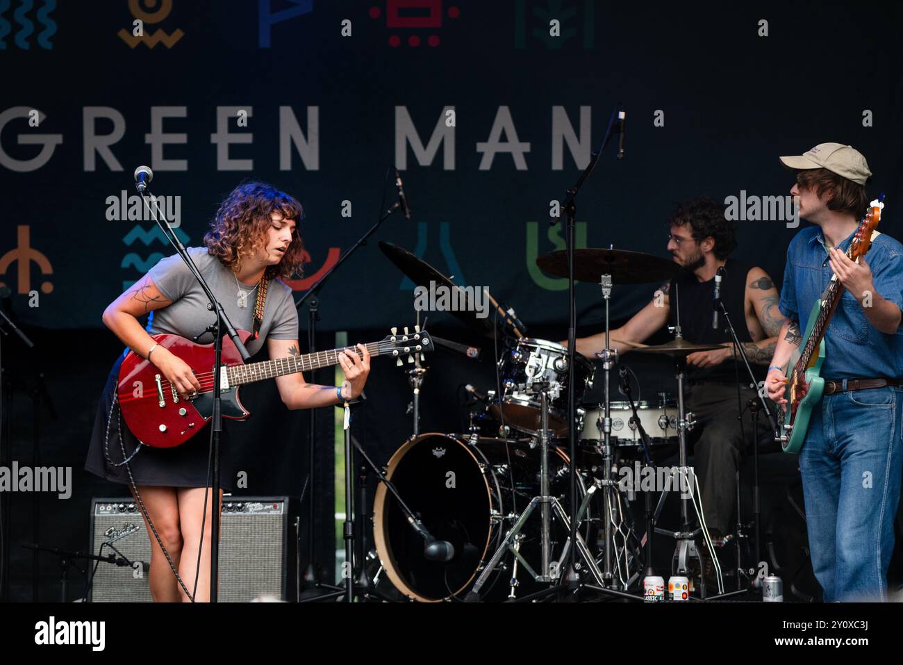 PLANTOID, CONCERT, 2024: Singer and guitarist Chloe Coyne of the band ...