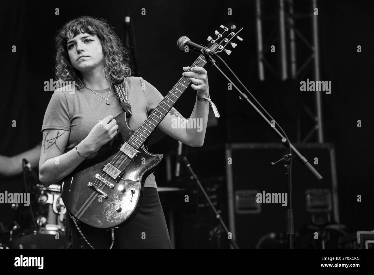 PLANTOID, CONCERT, 2024: Singer and guitarist Chloe Coyne of the band ...