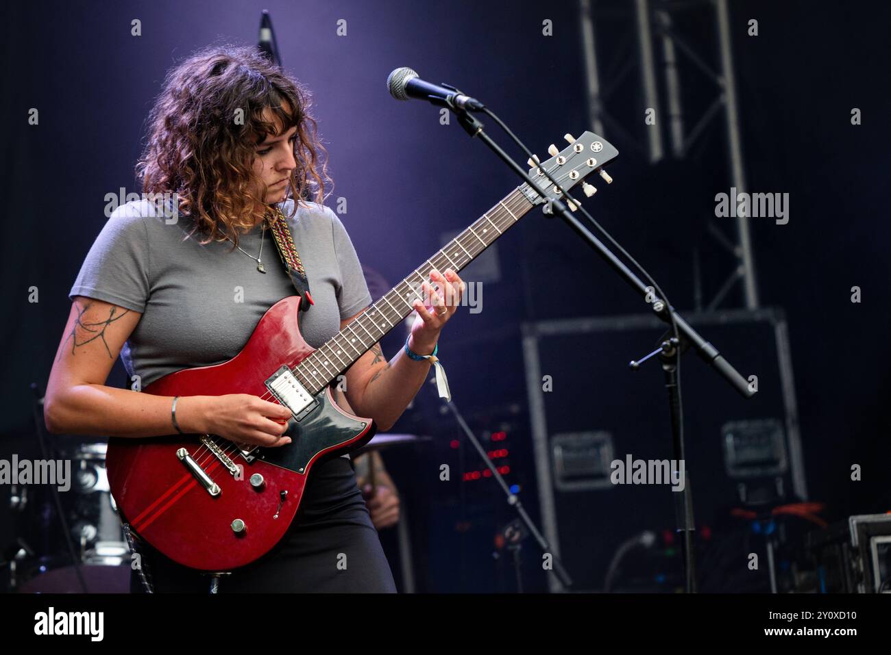 PLANTOID, CONCERT, 2024: Singer and guitarist Chloe Coyne of the band ...