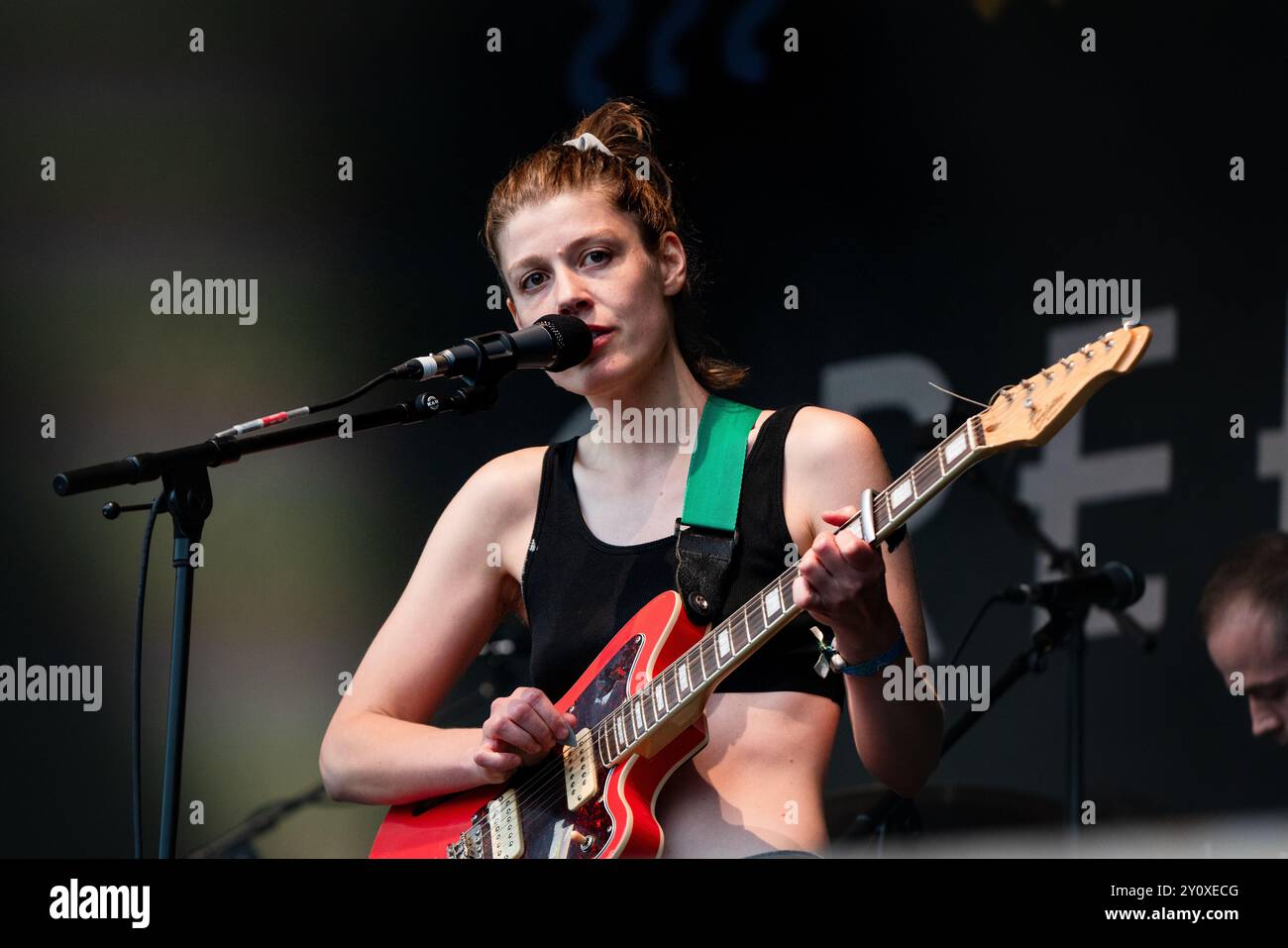 PORRIDGE RADIO, CONCERT, 2024: Dana Margolin from the band Porridge Radio play the Walled Garden ...