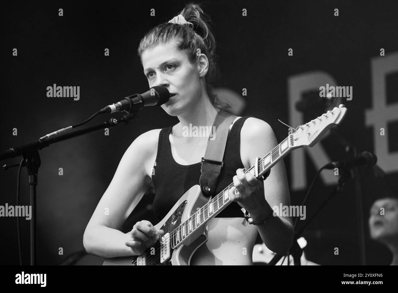 PORRIDGE RADIO, CONCERT, 2024: Dana Margolin from the band Porridge ...