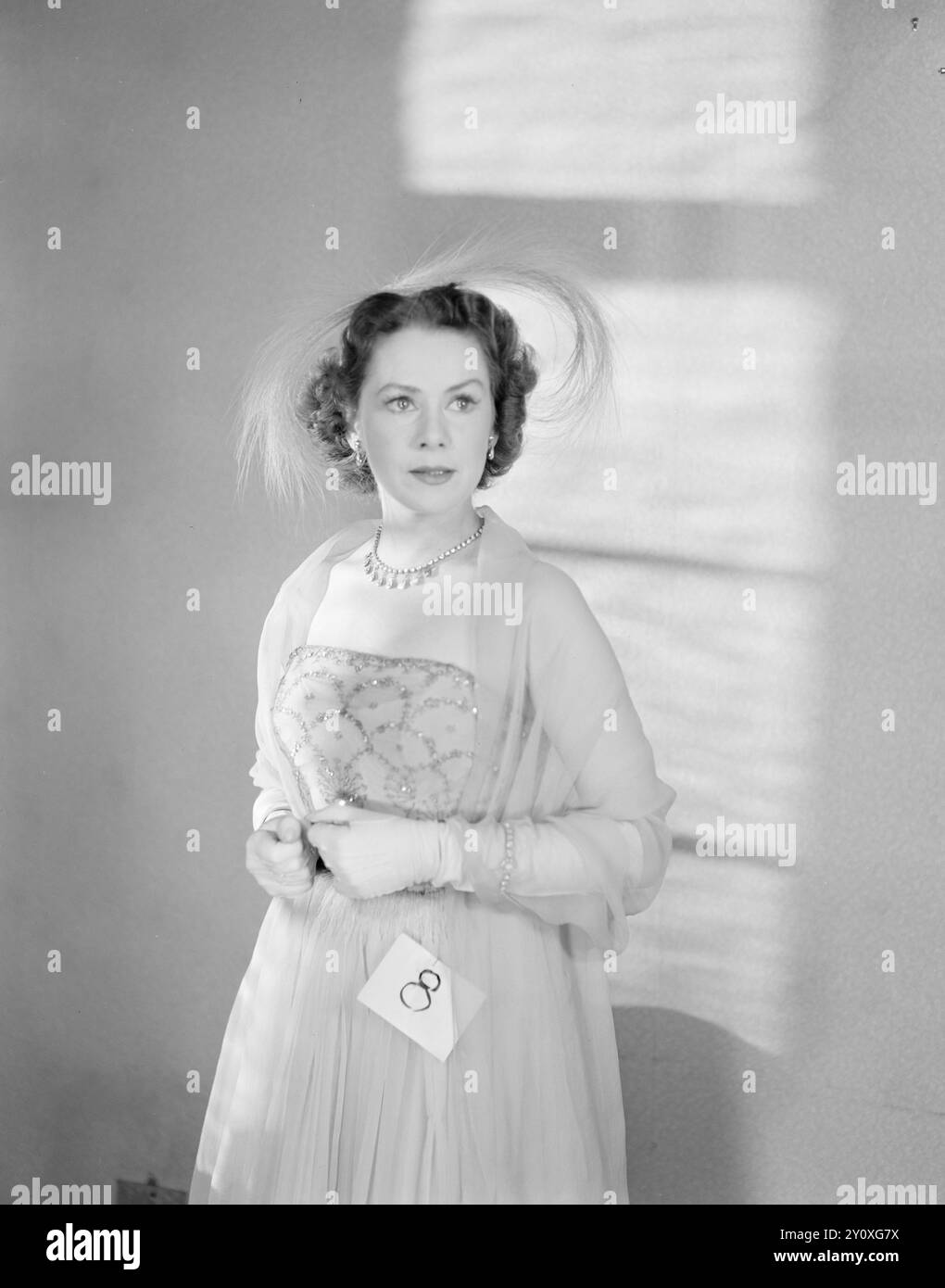 Current 14-15-1951: Can they read faces . Actress Sonja Wigert shows ...
