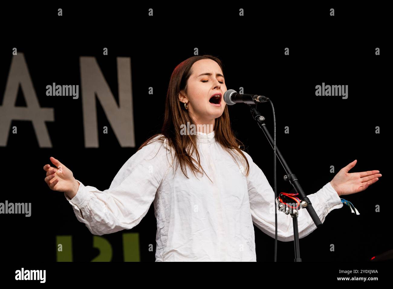 RACHAEL LAVELLE, CONCERT, 2024: Rachael Lavelle plays the Walled Garden ...