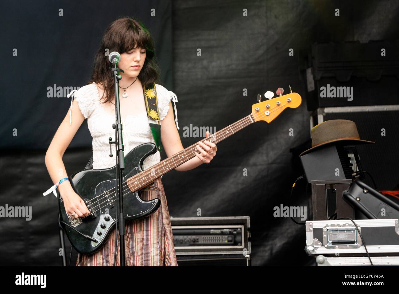 SLATE, CONCERT, 2024: Lauren Edwards bassist from the Welsh band Slate ...