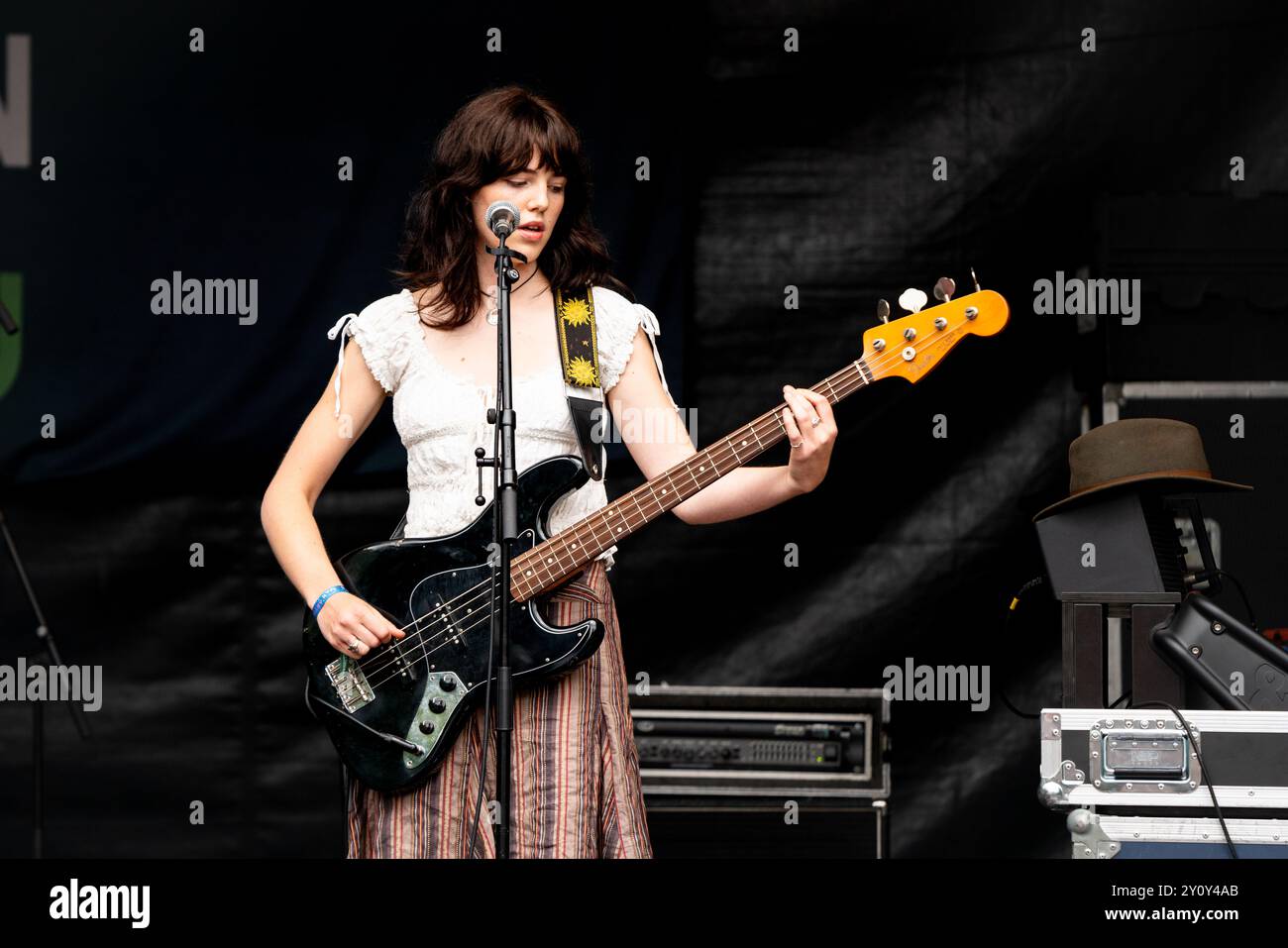 SLATE, CONCERT, 2024: Lauren Edwards bassist from the Welsh band Slate ...