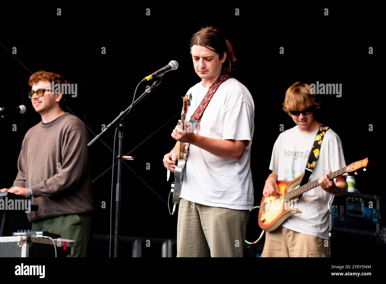 TAPIR!, CONCERT, 2024: Ike Gray from the band Tapir! play the Walled ...