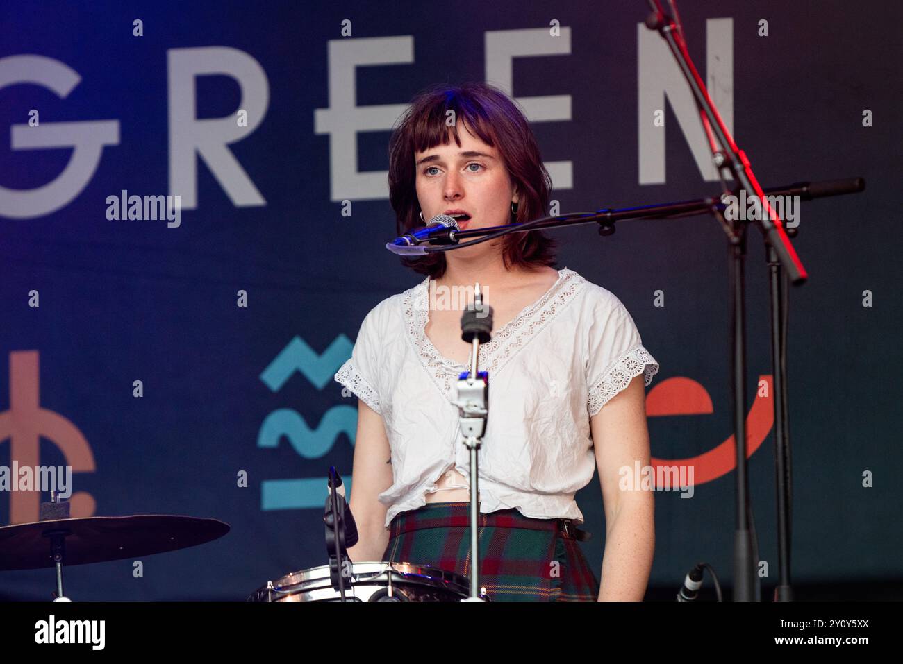 THE NEW EVES, CONCERT, 2024: Ella Russell from the band The New Eves ...