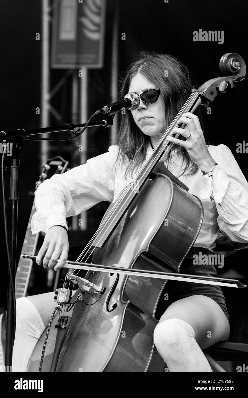 THE NEW EVES, CONCERT, 2024: Nina Winder-Lind from the band The New ...