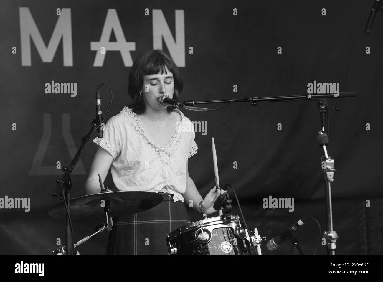 THE NEW EVES, CONCERT, 2024: Ella Russell from the band The New Eves ...