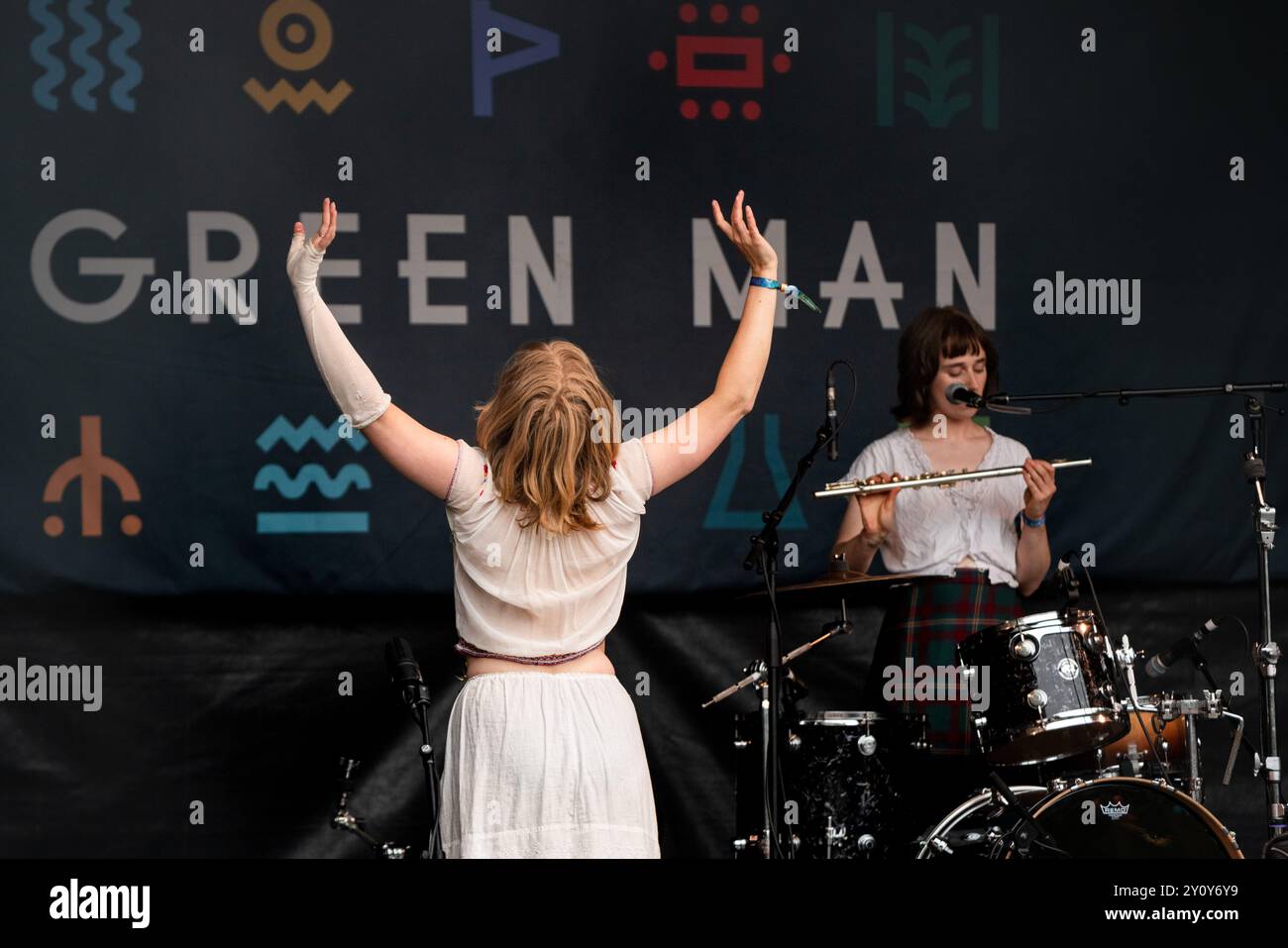 THE NEW EVES, CONCERT, 2024: Violet Farrer dancing and Ella Russell ...