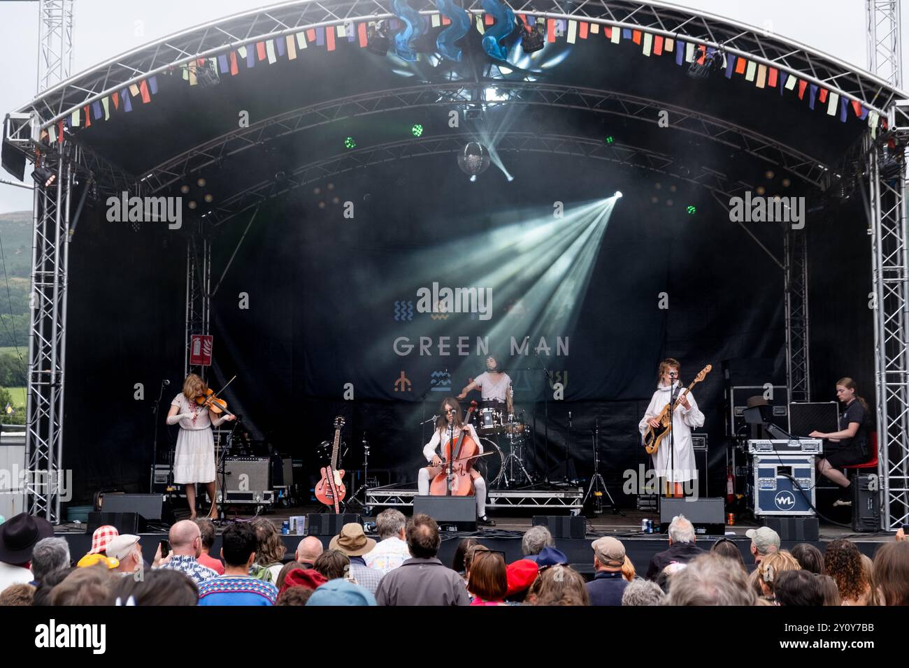 THE NEW EVES, CONCERT, 2024: The New Eves play the new bands Rising ...