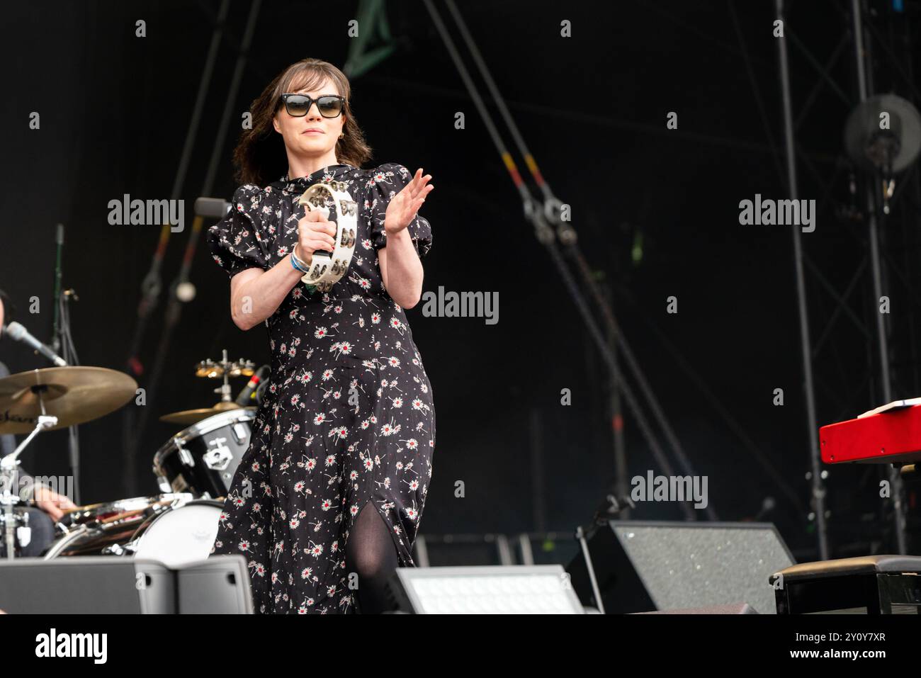 THE WAEVE, CONCERT, 2024: Rose Elinor Dougall of the band The Waeve ...