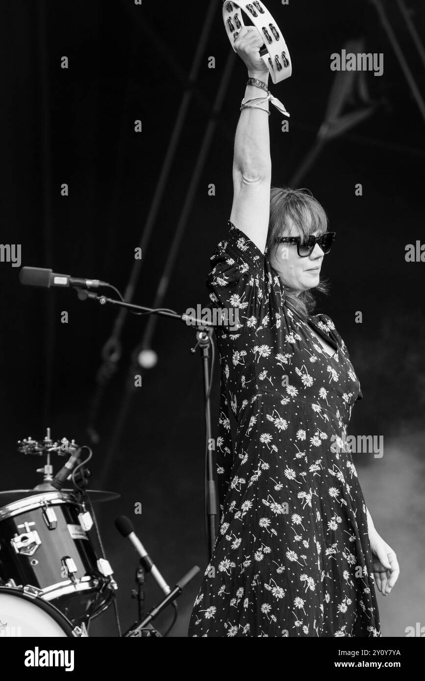 THE WAEVE, CONCERT, 2024: Rose Elinor Dougall of the band The Waeve ...