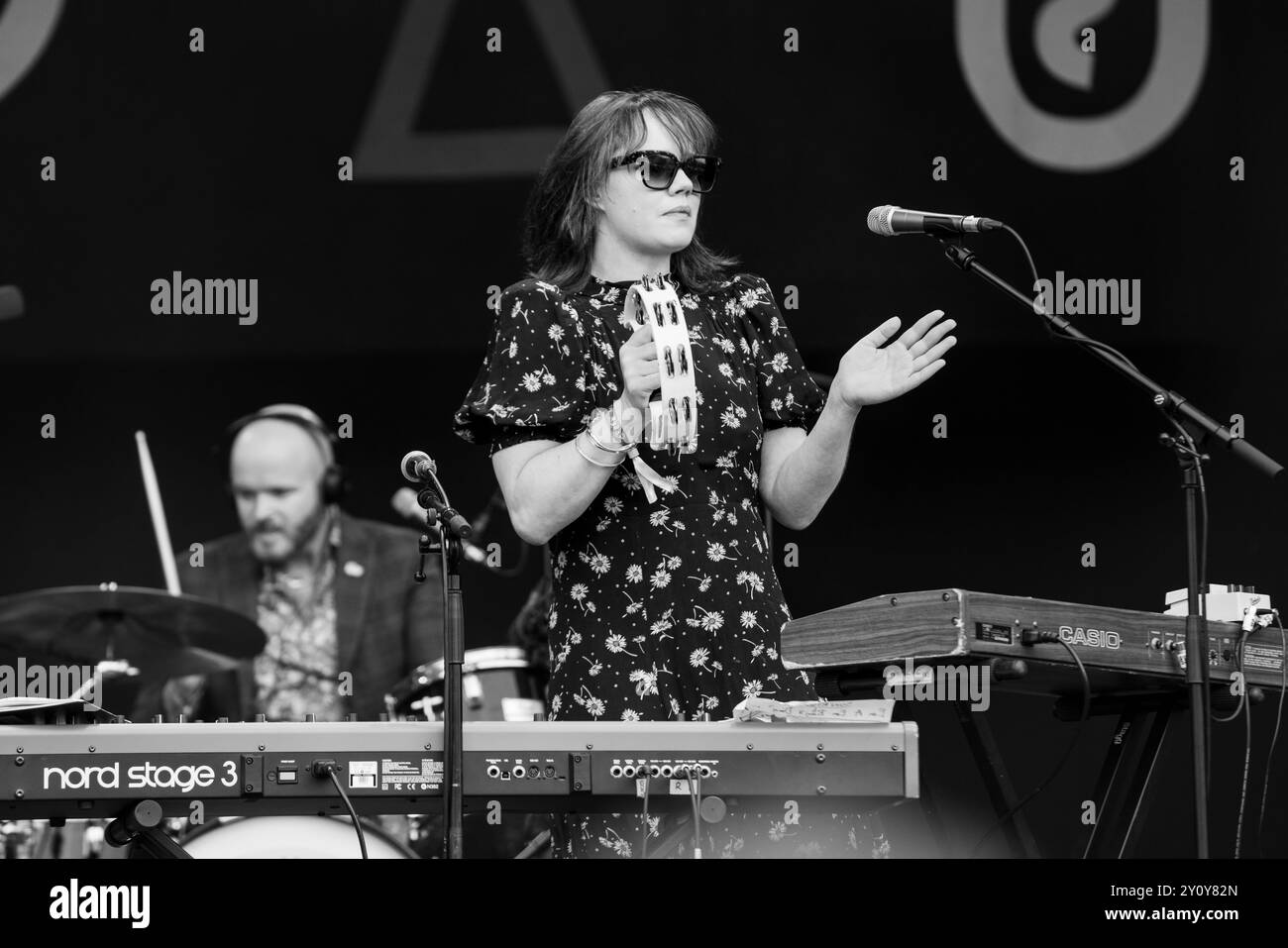 THE WAEVE, CONCERT, 2024: Rose Elinor Dougall of the band The Waeve ...