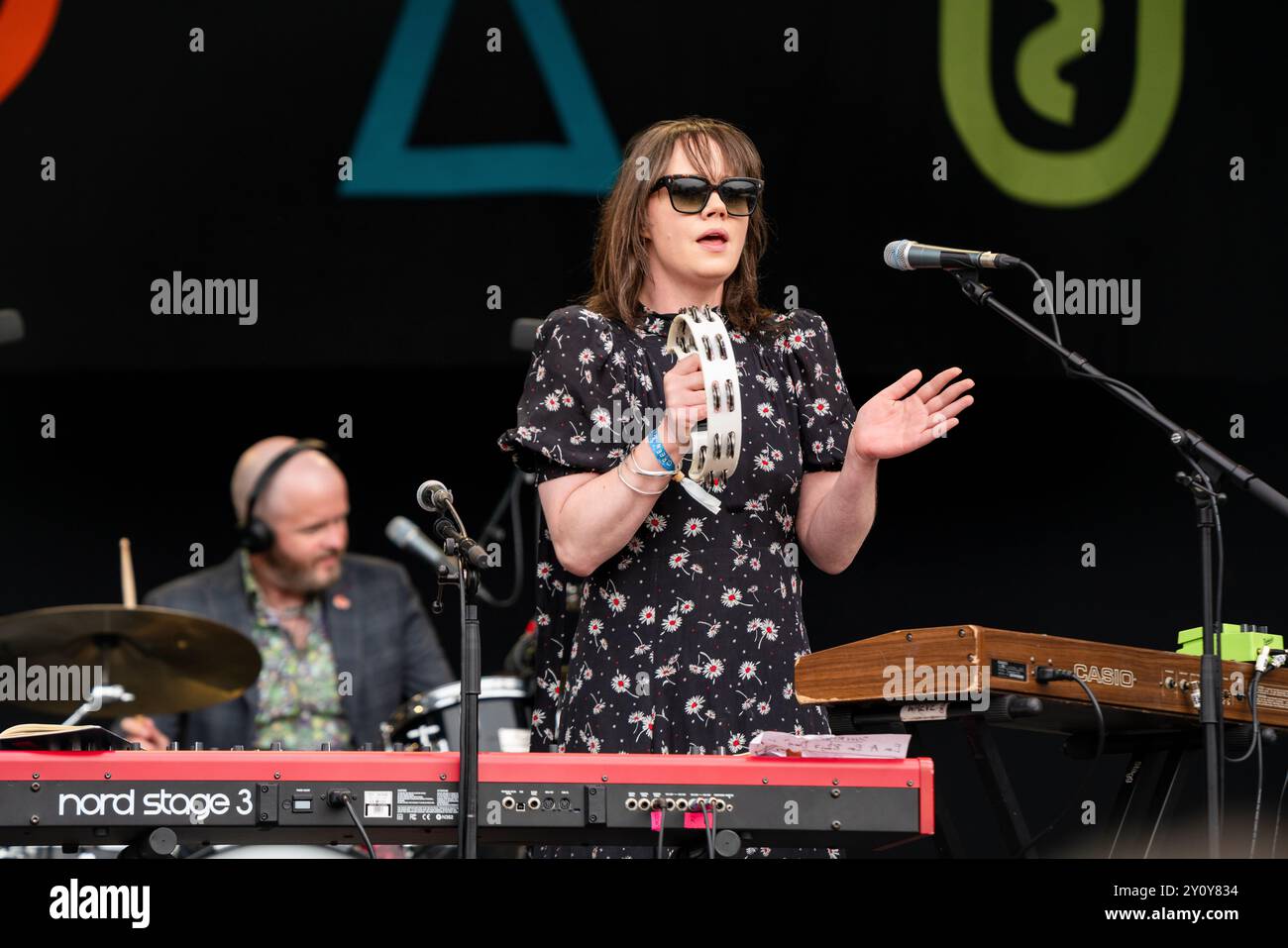 THE WAEVE, CONCERT, 2024: Rose Elinor Dougall of the band The Waeve ...