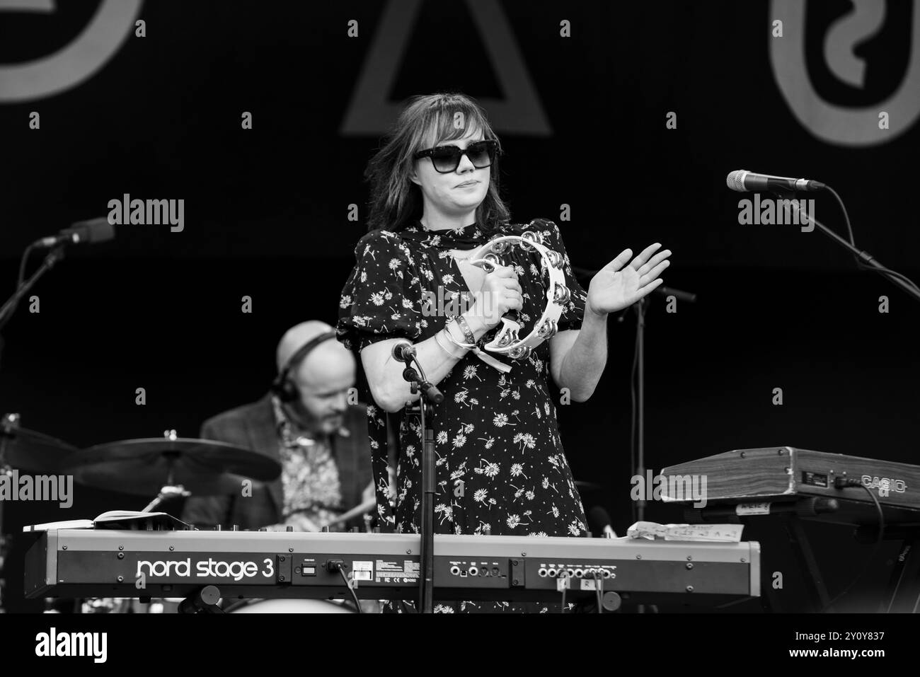 THE WAEVE, CONCERT, 2024: Rose Elinor Dougall of the band The Waeve ...