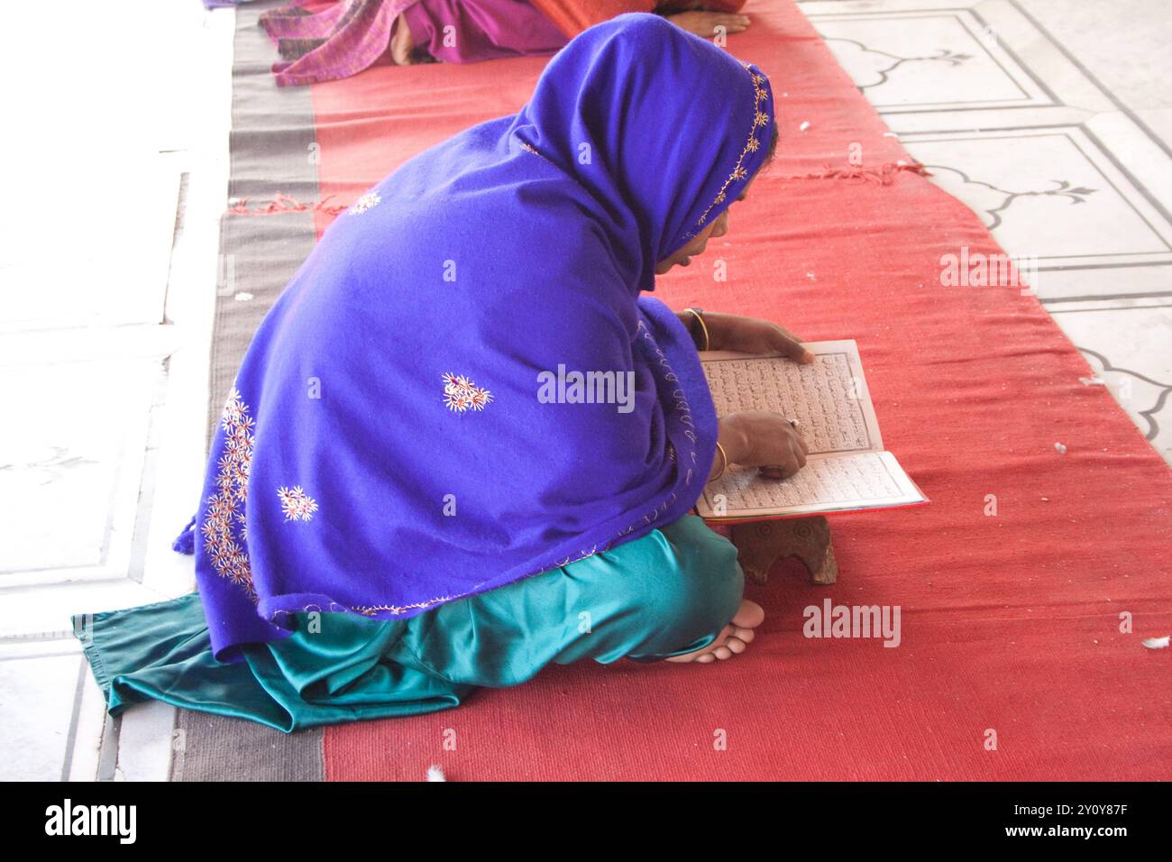 Modestly-dressed woman praying in mosque, Delhi, India Stock Photo - Alamy