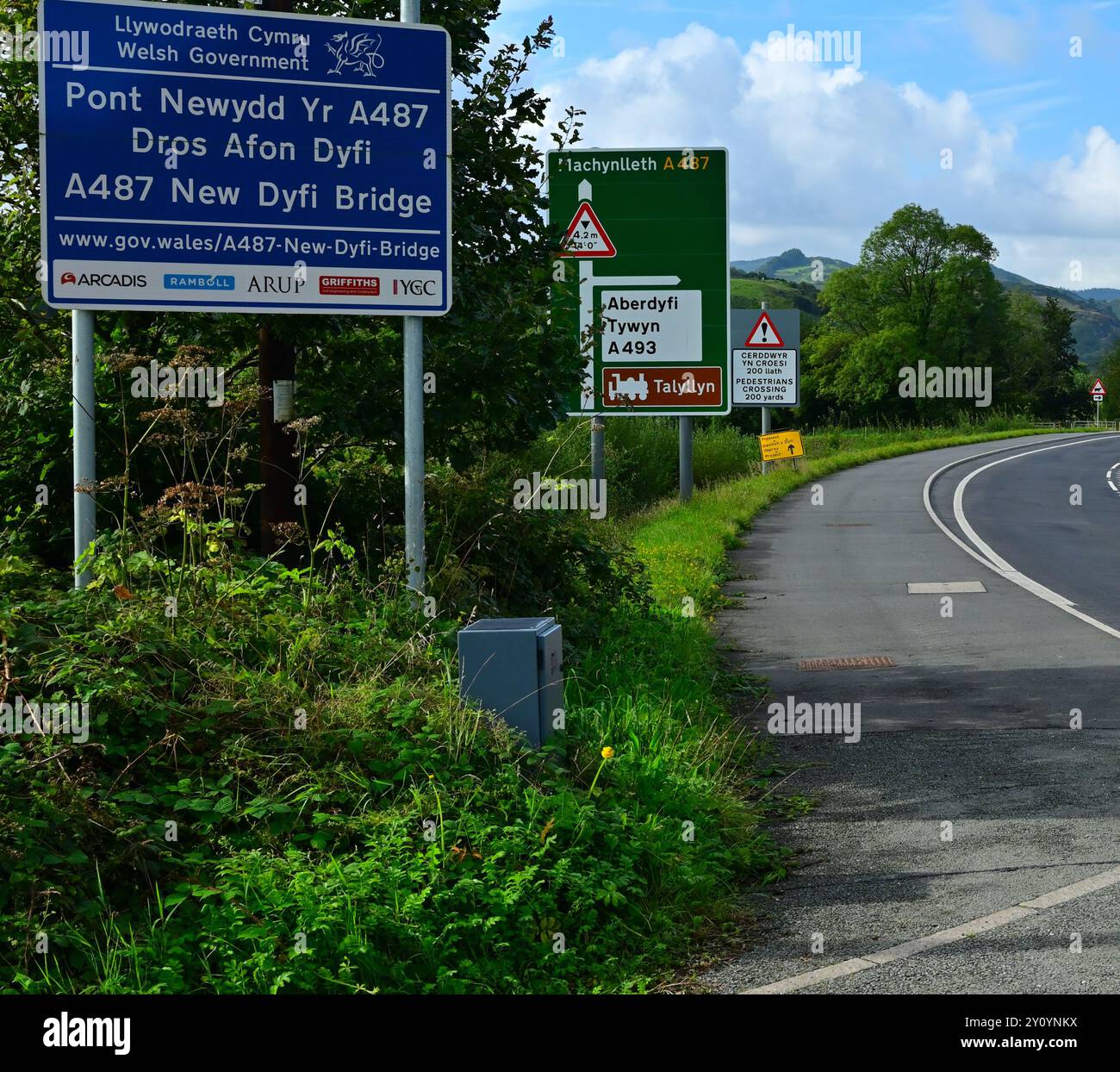 Approach to dyfi bridge hi-res stock photography and images - Alamy